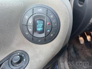 Blue Renault Espace 2004 in Daugavpils, with an engine capacity of 2.20 L and mileage of 242 thousand km for 1000 €, photo 7 on AUTOMOTO.COM.LV