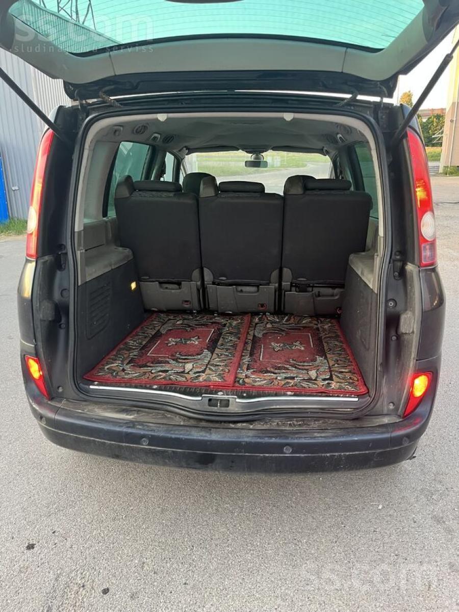 Blue Renault Espace 2004 in Daugavpils, with an engine capacity of 2.20 L and mileage of 242 thousand km for 1000 €, photo 10 on AUTOMOTO.COM.LV