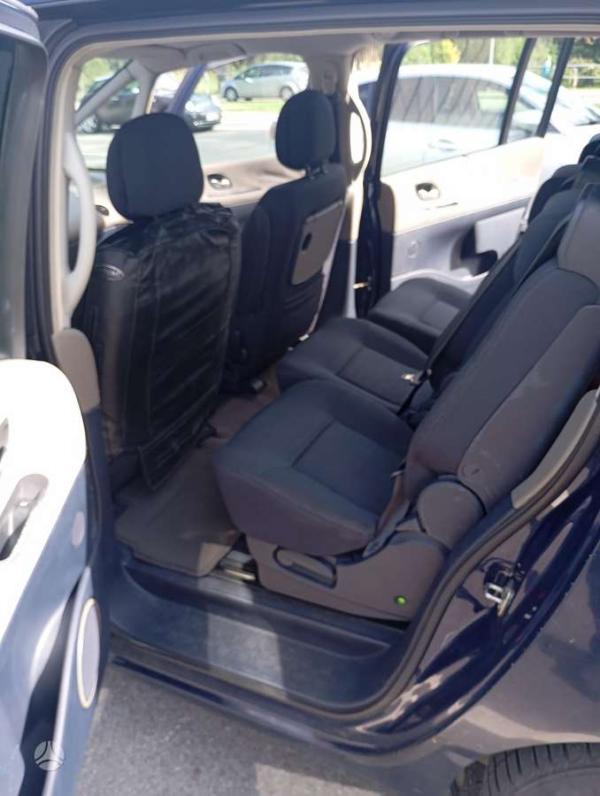 Blue Renault Espace 2005 in Siauliai, with an engine capacity of 2.00 L and mileage of 291 thousand km for 1999 €, photo 7 on AUTOMOTO.COM.LV