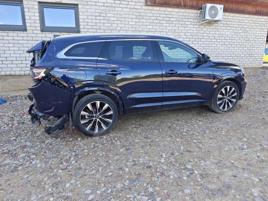 Blue Renault Espace 2024 in Telschi, with an engine capacity of 1.20 L and mileage of 34 thousand km for 10800 €, photo 6 on AUTOMOTO.COM.LV