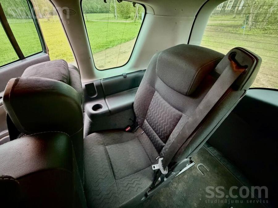 Brown Renault Espace 2011 in Riga, with an engine capacity of 2.00 L and mileage of 284 thousand km for 3100 €, photo 9 on AUTOMOTO.COM.LV