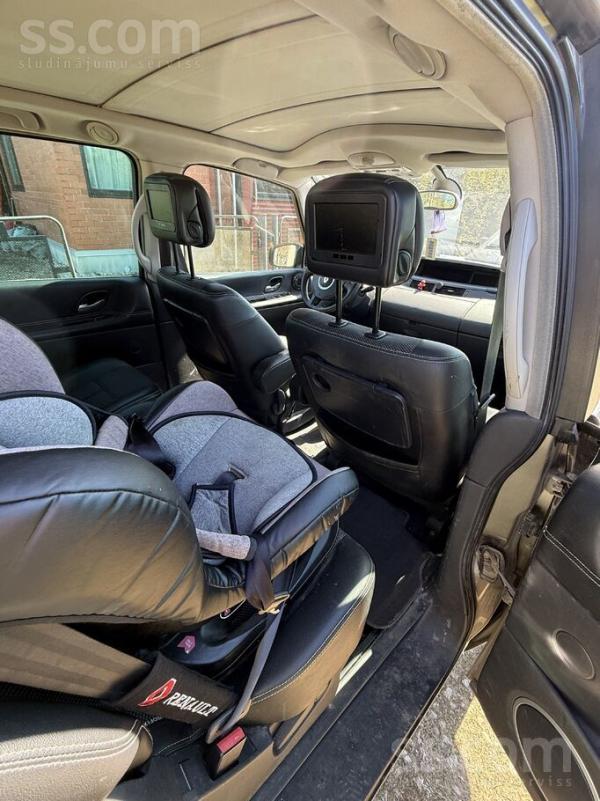 Brown Renault Espace 2012 in Riga, with an engine capacity of 2.00 L and mileage of 373 thousand km for 3350 €, photo 7 on AUTOMOTO.COM.LV