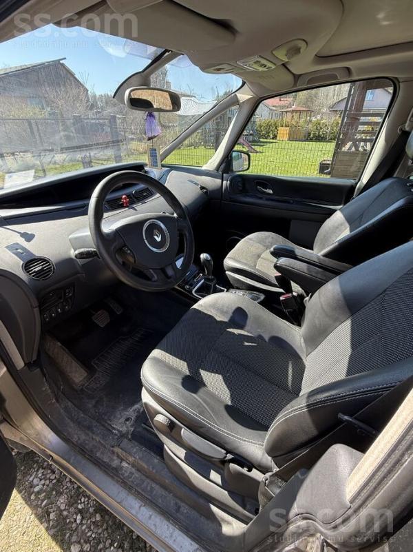 Brown Renault Espace 2012 in Riga, with an engine capacity of 2.00 L and mileage of 373 thousand km for 3350 €, photo 9 on AUTOMOTO.COM.LV