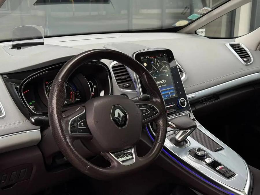 Brown Renault Espace 2015 in Riga, with an engine capacity of 1.60 L and mileage of 221 thousand km for 10900 €, photo 12 on AUTOMOTO.COM.LV