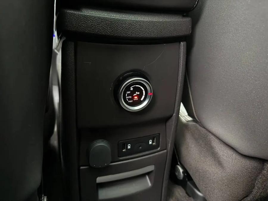 Brown Renault Espace 2015 in Riga, with an engine capacity of 1.60 L and mileage of 221 thousand km for 10900 €, photo 27 on AUTOMOTO.COM.LV