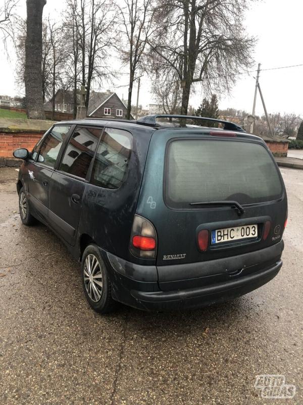 Green Renault Espace 1998 in Raseiniai, with an engine capacity of 2.20 L and mileage of 290 thousand km for 700 €, photo 4 on AUTOMOTO.COM.LV