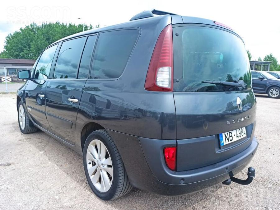 Pelēks Renault Espace 2013 Daugavpils, ar dzinēja tilpumu 2.00 L un nobraukumu 0 tūkst. km par 6950 €, foto 7 vietnē AUTOMOTO.COM.LV
