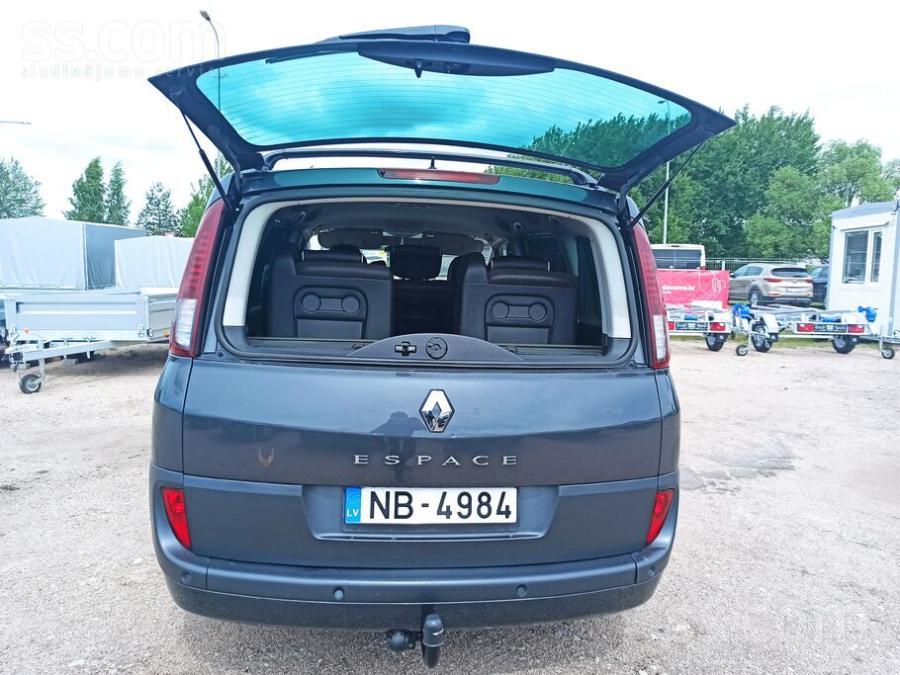 Pelēks Renault Espace 2013 Daugavpils, ar dzinēja tilpumu 2.00 L un nobraukumu 0 tūkst. km par 6950 €, foto 9 vietnē AUTOMOTO.COM.LV
