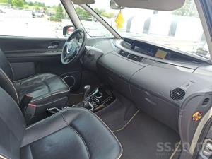 Pelēks Renault Espace 2013 Daugavpils, ar dzinēja tilpumu 2.00 L un nobraukumu 0 tūkst. km par 6950 €, foto 22 vietnē AUTOMOTO.COM.LV