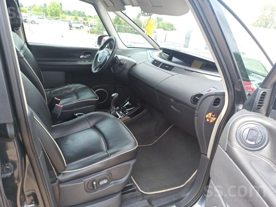 Pelēks Renault Espace 2013 Daugavpils, ar dzinēja tilpumu 2.00 L un nobraukumu 0 tūkst. km par 6950 €, foto 23 vietnē AUTOMOTO.COM.LV