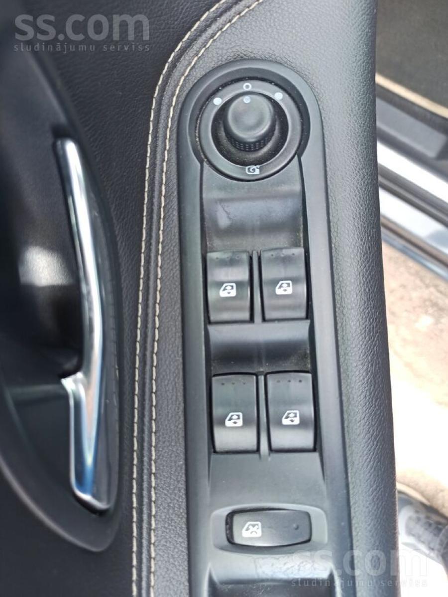Pelēks Renault Espace 2013 Daugavpils, ar dzinēja tilpumu 2.00 L un nobraukumu 0 tūkst. km par 6950 €, foto 26 vietnē AUTOMOTO.COM.LV