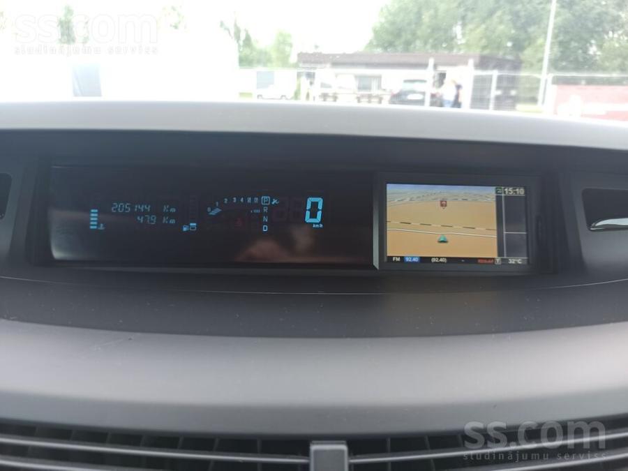 Pelēks Renault Espace 2013 Daugavpils, ar dzinēja tilpumu 2.00 L un nobraukumu 0 tūkst. km par 6950 €, foto 33 vietnē AUTOMOTO.COM.LV