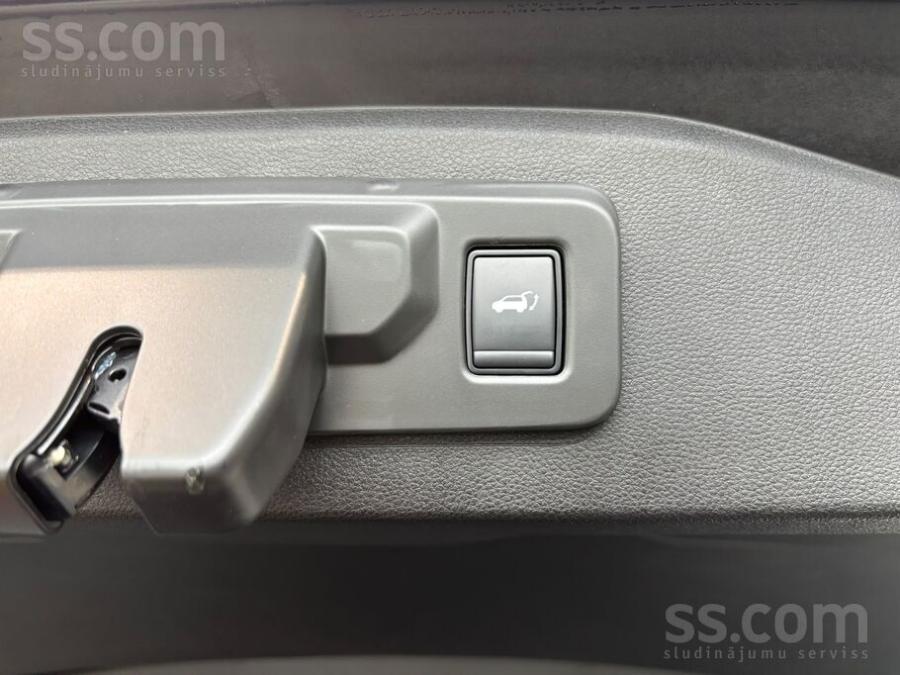 Grey Renault Espace 2026 in Liepaja, with an engine capacity of 1.20 L and mileage of 0 thousand km for 42490 €, photo 13 on AUTOMOTO.COM.LV