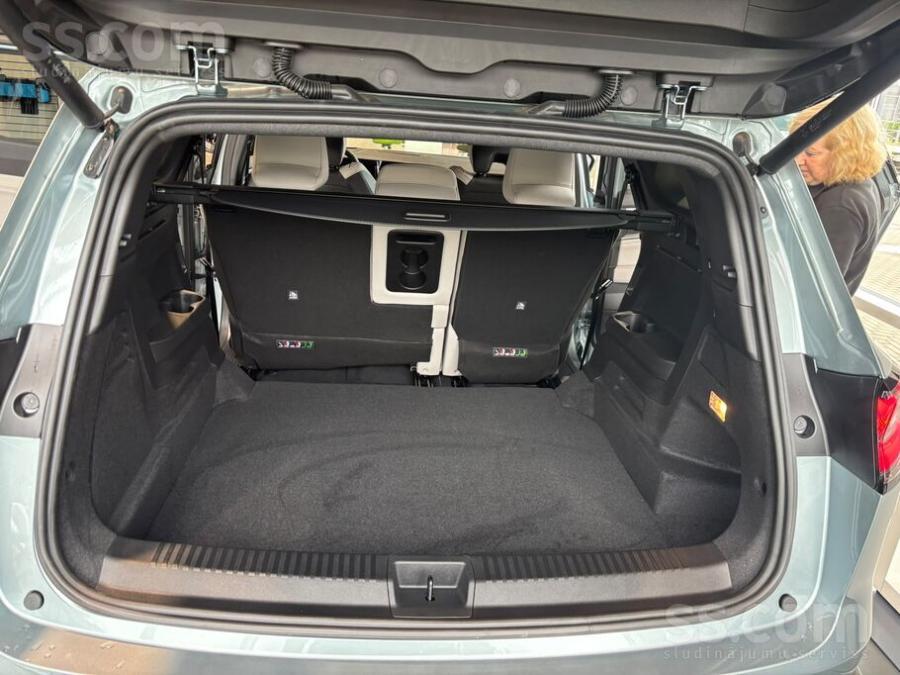 Grey Renault Espace 2026 in Liepaja, with an engine capacity of 1.20 L and mileage of 0 thousand km for 42490 €, photo 15 on AUTOMOTO.COM.LV