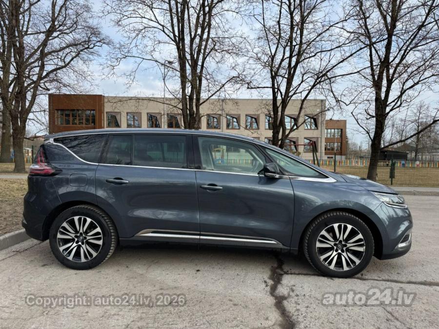 Grey Renault Espace 2017 in Tallinn, with an engine capacity of 1.60 L and mileage of 214 thousand km for 12750 €, photo 4 on AUTOMOTO.COM.LV