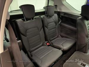 Grey Renault Espace 2017 in Parnu, with an engine capacity of 1.60 L and mileage of 111 thousand km for 12990 €, photo 12 on AUTOMOTO.COM.LV