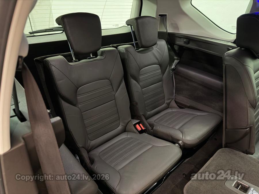 Grey Renault Espace 2017 in Parnu, with an engine capacity of 1.60 L and mileage of 111 thousand km for 12990 €, photo 12 on AUTOMOTO.COM.LV