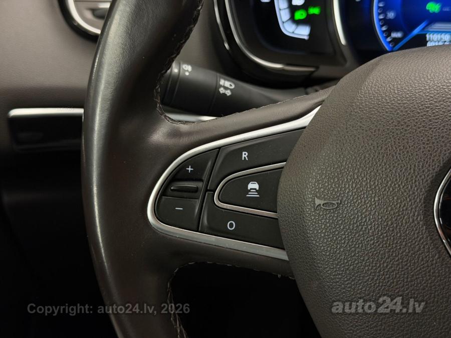 Grey Renault Espace 2017 in Parnu, with an engine capacity of 1.60 L and mileage of 111 thousand km for 12990 €, photo 26 on AUTOMOTO.COM.LV