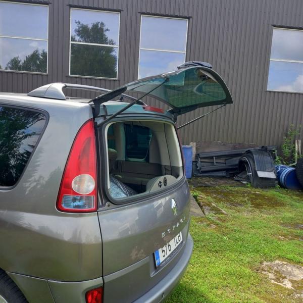 Pelēks Renault Espace 2004 Tartu, ar dzinēja tilpumu 2.20 L un nobraukumu 271 tūkst. km par 2300 €, foto 10 vietnē AUTOMOTO.COM.LV