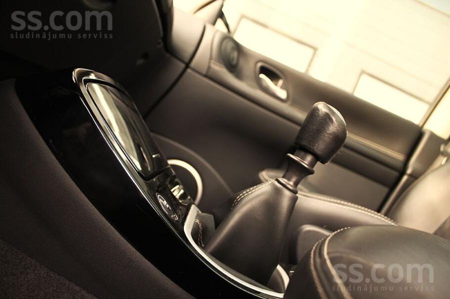 Pelēks Renault Espace 2013 Rīga, ar dzinēja tilpumu 2.00 L un nobraukumu 0 tūkst. km par 5900 €, foto 21 vietnē AUTOMOTO.COM.LV