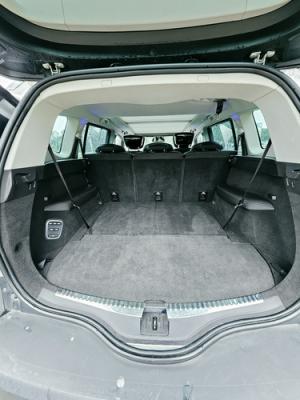 Pelēks Renault Espace 2015 Tallina, ar dzinēja tilpumu 0.00 L un nobraukumu 149 tūkst. km par 10500 €, foto 12 vietnē AUTOMOTO.COM.LV