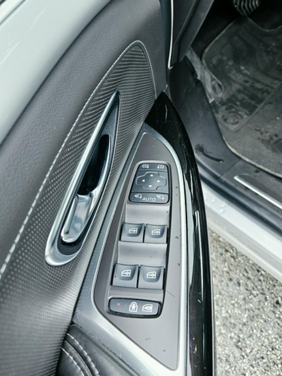 Pelēks Renault Espace 2015 Tallina, ar dzinēja tilpumu 0.00 L un nobraukumu 149 tūkst. km par 10500 €, foto 15 vietnē AUTOMOTO.COM.LV