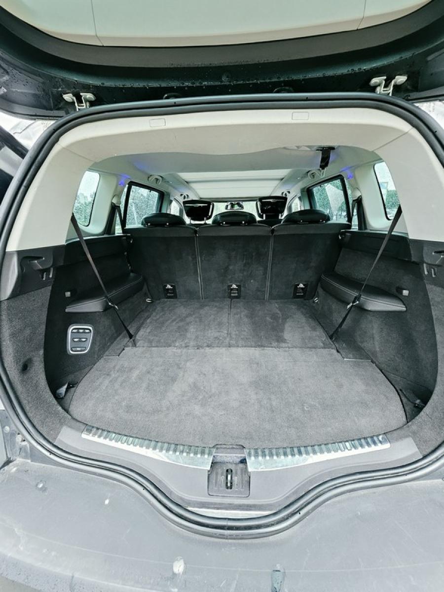 Pelēks Renault Espace 2015 Tallina, ar dzinēja tilpumu 0.00 L un nobraukumu 149 tūkst. km par 10500 €, foto 27 vietnē AUTOMOTO.COM.LV