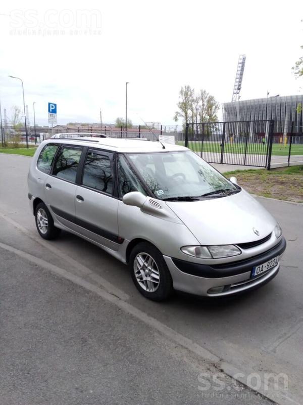 Grey Renault Espace 2000 in Riga, with an engine capacity of 2.20 L and mileage of 269 thousand km for 1700 €, photo 1 on AUTOMOTO.COM.LV