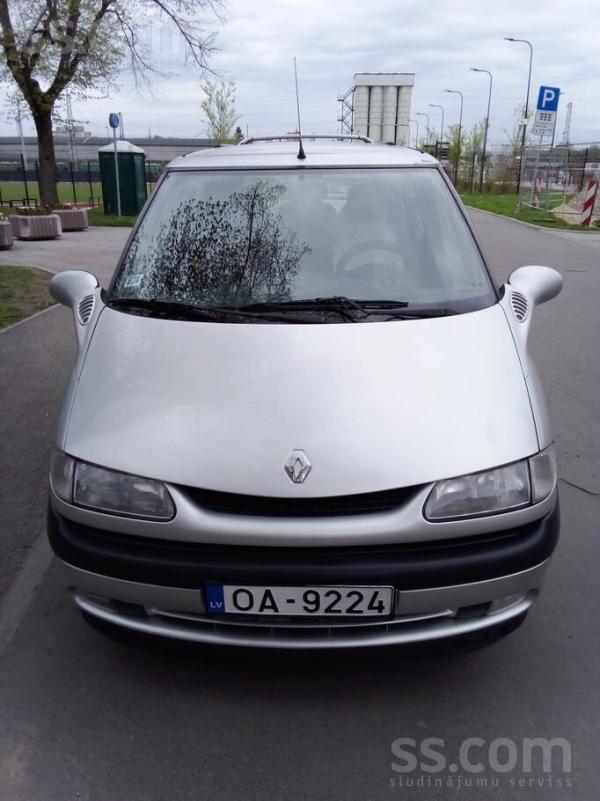 Grey Renault Espace 2000 in Riga, with an engine capacity of 2.20 L and mileage of 269 thousand km for 1700 €, photo 2 on AUTOMOTO.COM.LV