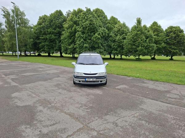 Pelēks Renault Espace 2001 Šauļi, ar dzinēja tilpumu 2.20 L un nobraukumu 290 tūkst. km par 1150 €, foto 2 vietnē AUTOMOTO.COM.LV