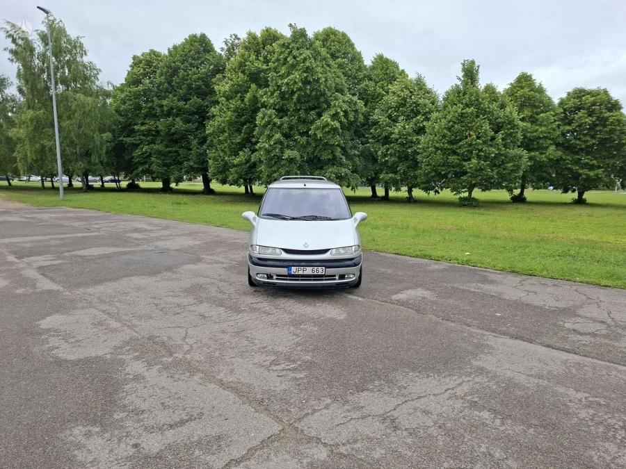 Pelēks Renault Espace 2001 Šauļi, ar dzinēja tilpumu 2.20 L un nobraukumu 290 tūkst. km par 1150 €, foto 3 vietnē AUTOMOTO.COM.LV