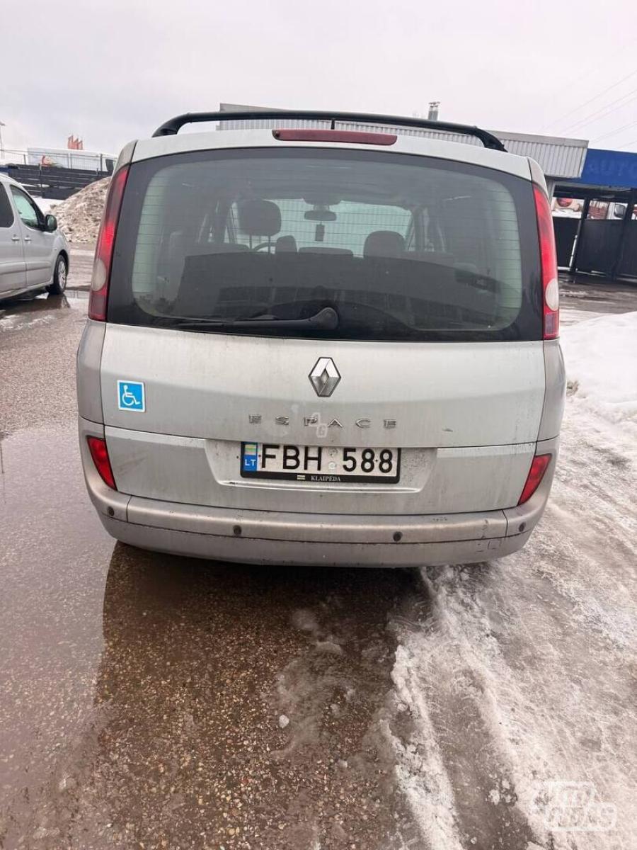 Pelēks Renault Espace 2003 Kauņa, ar dzinēja tilpumu 3.00 L un nobraukumu 256 tūkst. km par 1300 €, foto 6 vietnē AUTOMOTO.COM.LV