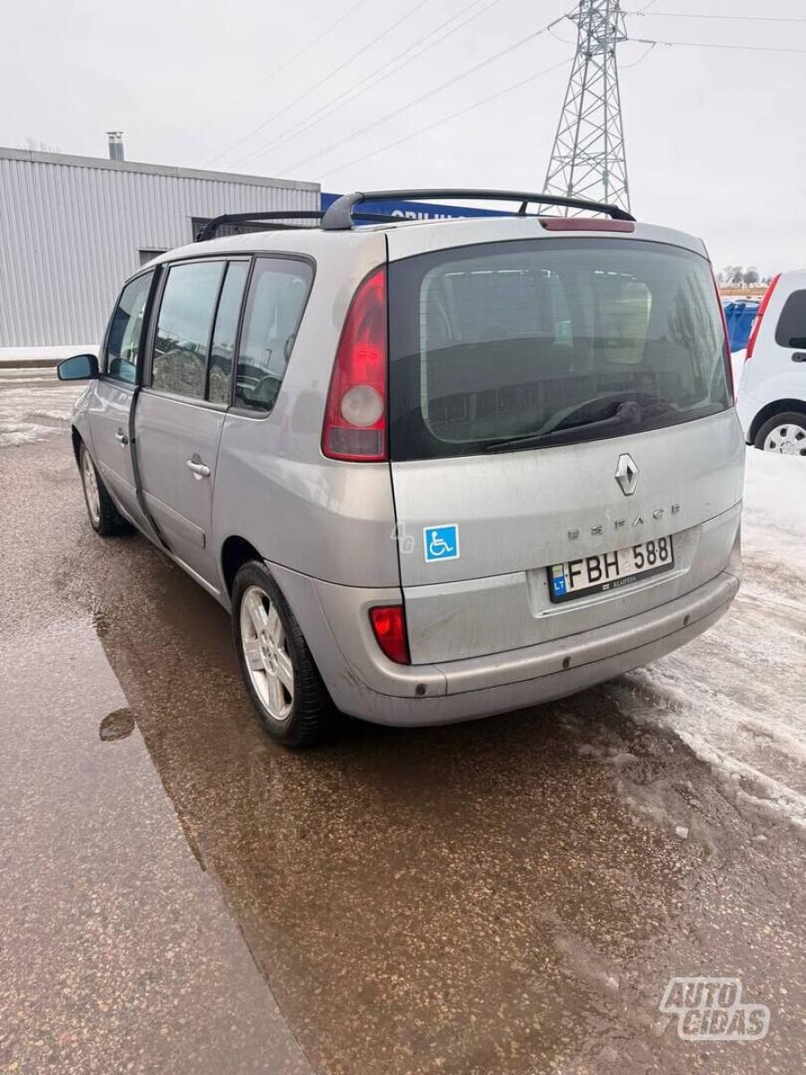 Pelēks Renault Espace 2003 Kauņa, ar dzinēja tilpumu 3.00 L un nobraukumu 256 tūkst. km par 1300 €, foto 7 vietnē AUTOMOTO.COM.LV