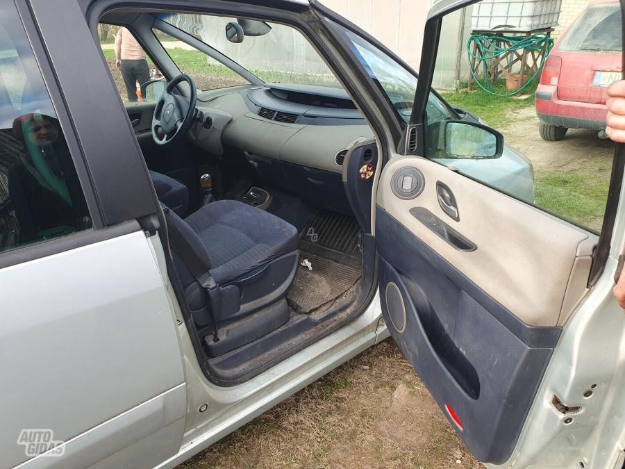 Grey Renault Espace 2004 in Vilnius, with an engine capacity of 2.20 L and mileage of 300 thousand km for 450 €, photo 9 on AUTOMOTO.COM.LV