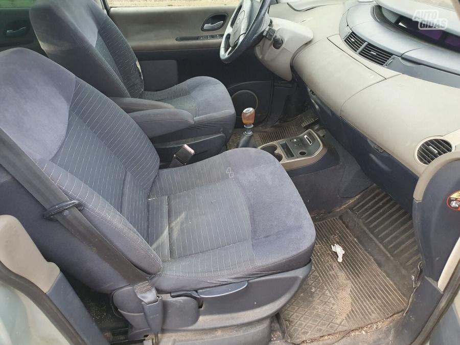 Grey Renault Espace 2004 in Vilnius, with an engine capacity of 2.20 L and mileage of 300 thousand km for 450 €, photo 10 on AUTOMOTO.COM.LV