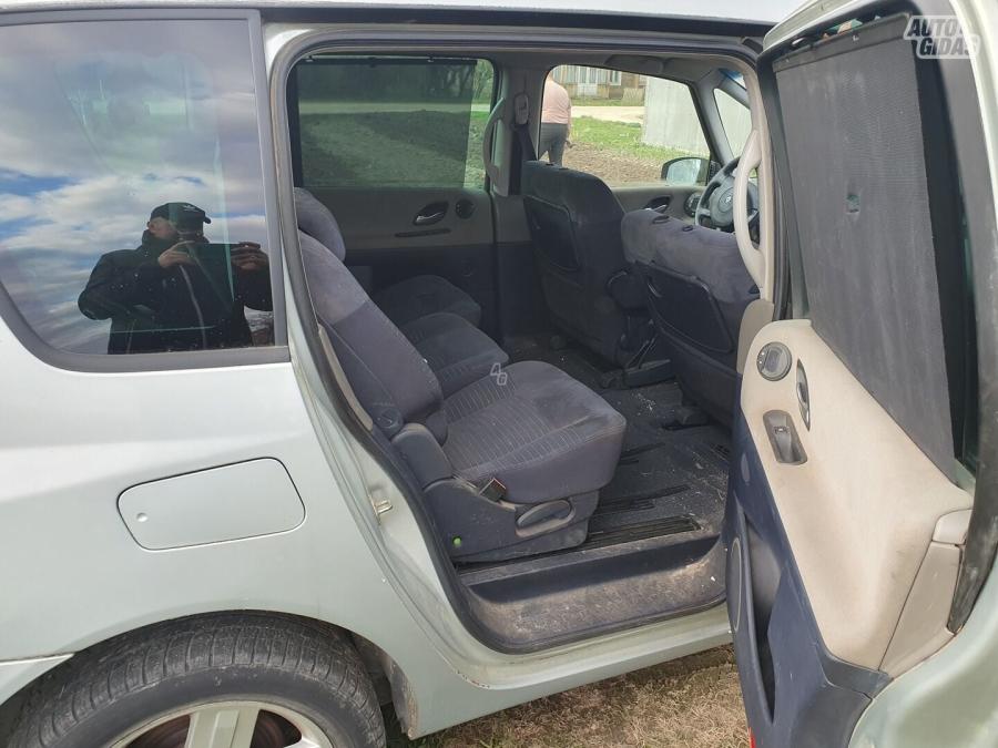 Grey Renault Espace 2004 in Vilnius, with an engine capacity of 2.20 L and mileage of 300 thousand km for 450 €, photo 13 on AUTOMOTO.COM.LV