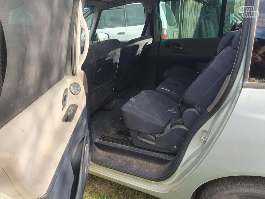 Grey Renault Espace 2004 in Vilnius, with an engine capacity of 2.20 L and mileage of 300 thousand km for 450 €, photo 17 on AUTOMOTO.COM.LV