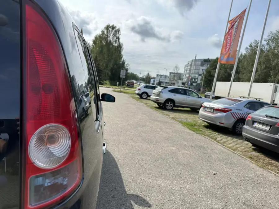 Grey Renault Espace 2004 in Riga, with an engine capacity of 3.00 L and mileage of 310 thousand km for 990 €, photo 8 on AUTOMOTO.COM.LV