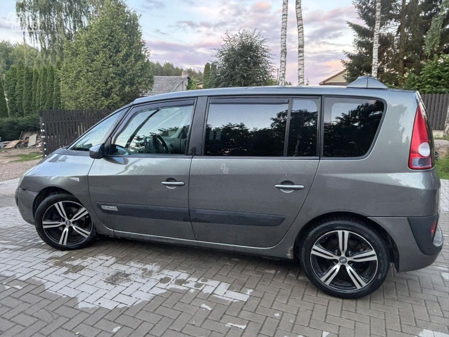 Pelēks Renault Espace 2004 Viļņa, ar dzinēja tilpumu 2.00 L un nobraukumu 371 tūkst. km par 1500 €, foto 1 vietnē AUTOMOTO.COM.LV