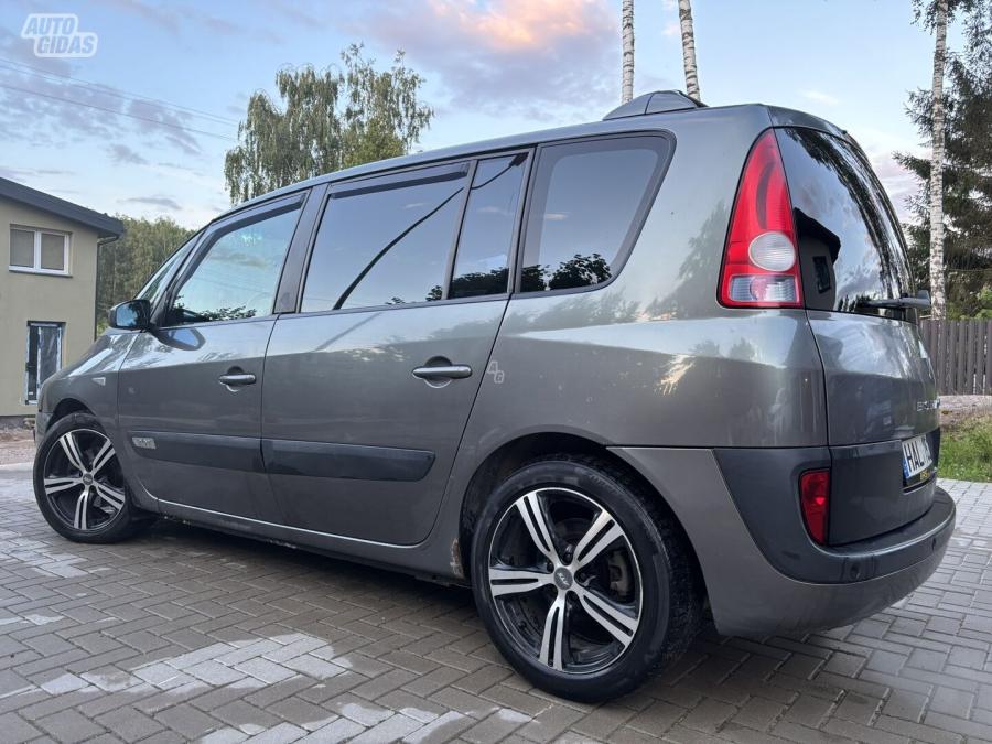 Pelēks Renault Espace 2004 Viļņa, ar dzinēja tilpumu 2.00 L un nobraukumu 371 tūkst. km par 1500 €, foto 3 vietnē AUTOMOTO.COM.LV