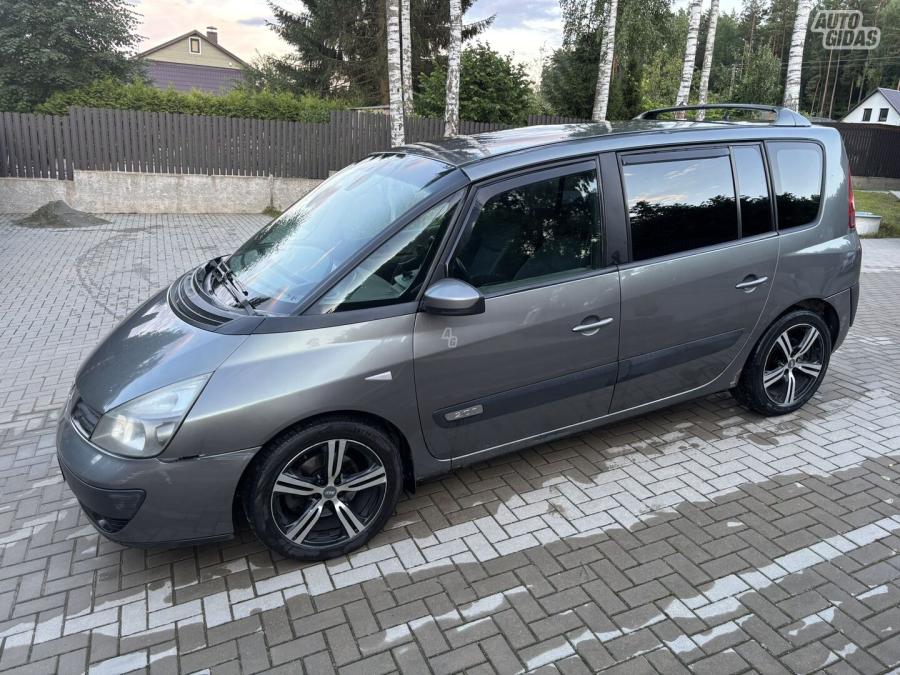 Pelēks Renault Espace 2004 Viļņa, ar dzinēja tilpumu 2.00 L un nobraukumu 371 tūkst. km par 1500 €, foto 5 vietnē AUTOMOTO.COM.LV
