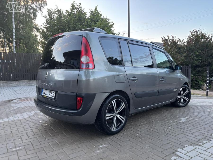 Pelēks Renault Espace 2004 Viļņa, ar dzinēja tilpumu 2.00 L un nobraukumu 371 tūkst. km par 1500 €, foto 7 vietnē AUTOMOTO.COM.LV