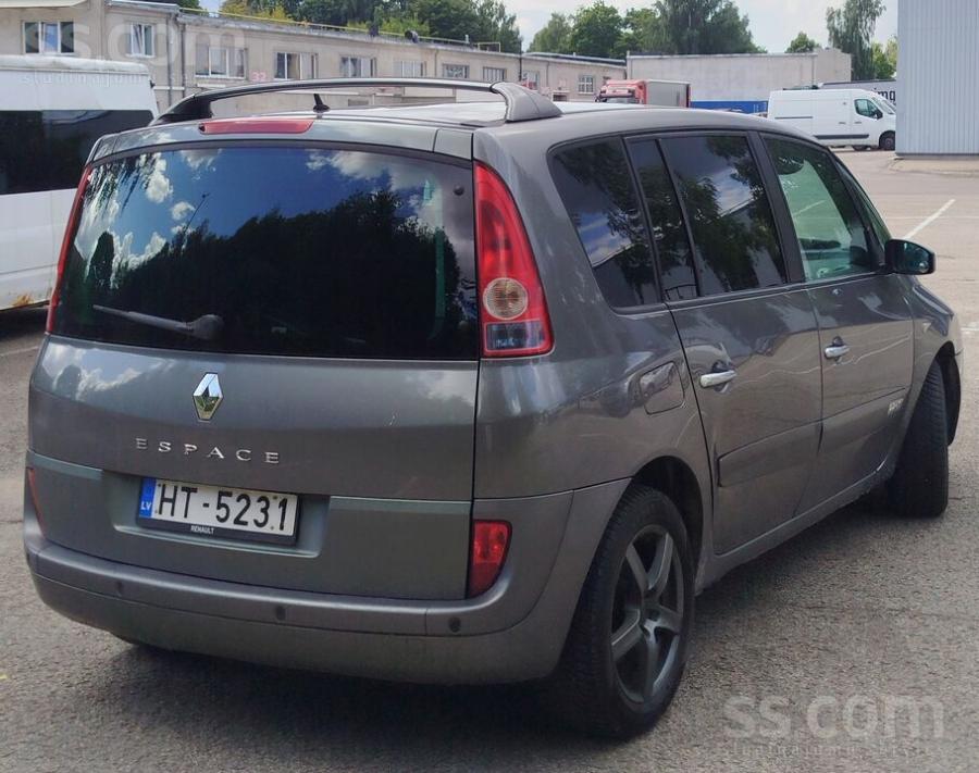 Grey Renault Espace 2004 in Riga, with an engine capacity of 2.20 L and mileage of 350 thousand km for 1100 €, photo 4 on AUTOMOTO.COM.LV