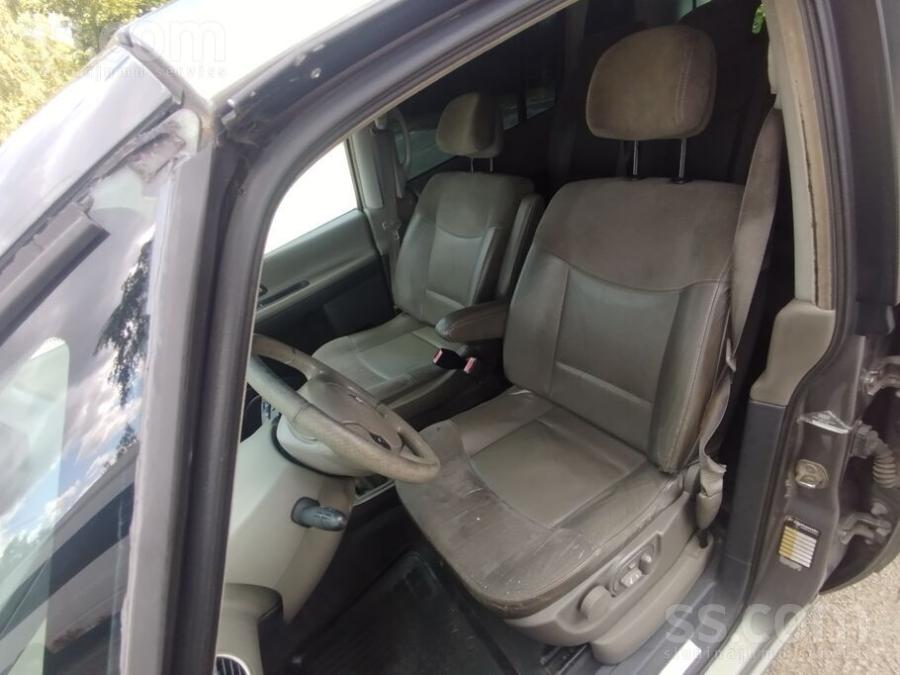 Grey Renault Espace 2004 in Riga, with an engine capacity of 2.20 L and mileage of 350 thousand km for 1100 €, photo 7 on AUTOMOTO.COM.LV