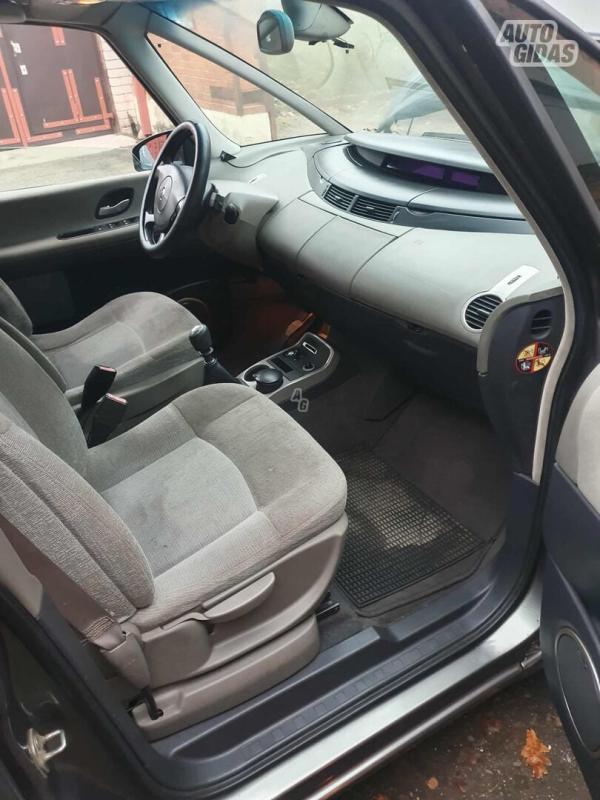 Grey Renault Espace 2004 in Panevezys, with an engine capacity of 2.00 L and mileage of 197 thousand km for 999 €, photo 6 on AUTOMOTO.COM.LV