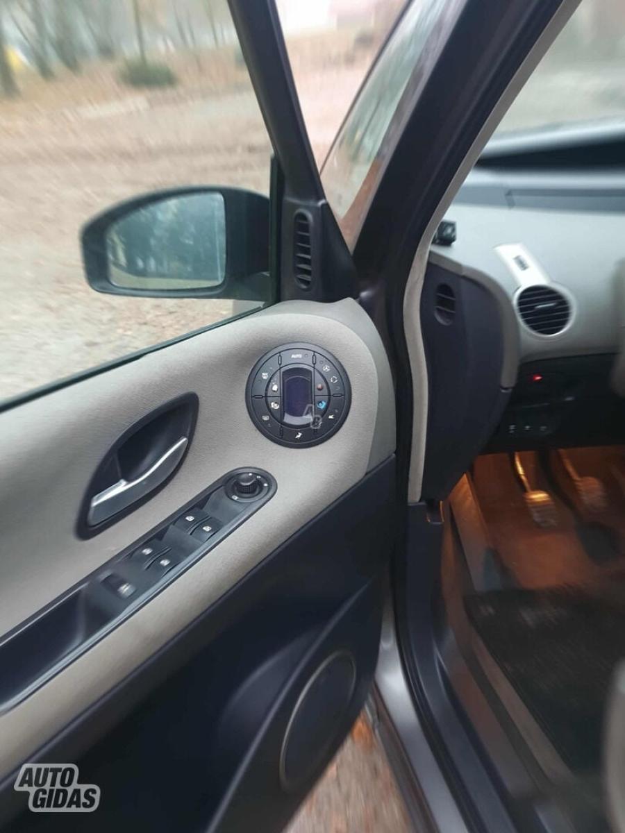 Grey Renault Espace 2004 in Panevezys, with an engine capacity of 2.00 L and mileage of 197 thousand km for 999 €, photo 7 on AUTOMOTO.COM.LV
