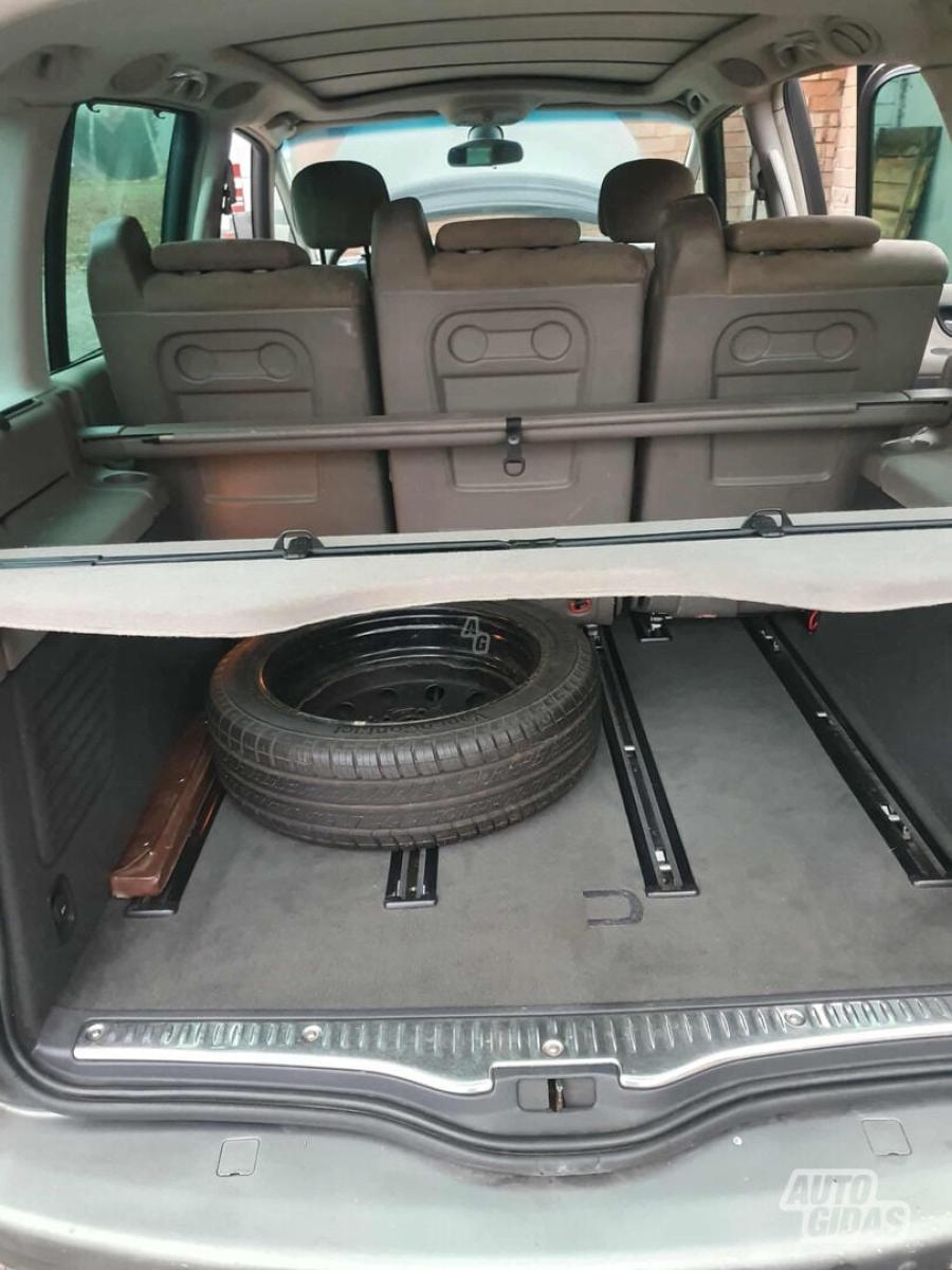 Grey Renault Espace 2004 in Panevezys, with an engine capacity of 2.00 L and mileage of 197 thousand km for 999 €, photo 10 on AUTOMOTO.COM.LV