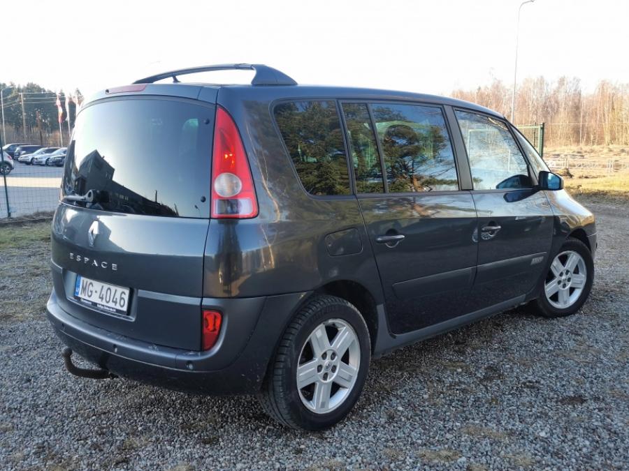 Grey Renault Espace 2005 in Riga, with an engine capacity of 2.20 L and mileage of 273 thousand km for 1900 €, photo 3 on AUTOMOTO.COM.LV