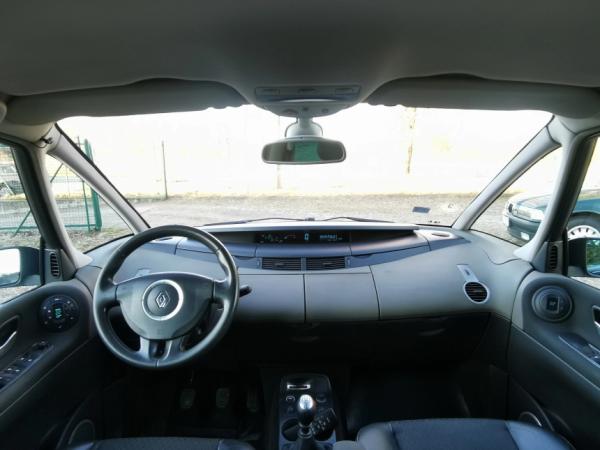Pelēks Renault Espace 2005 Rīga, ar dzinēja tilpumu 2.20 L un nobraukumu 273 tūkst. km par 1900 €, foto 5 vietnē AUTOMOTO.COM.LV