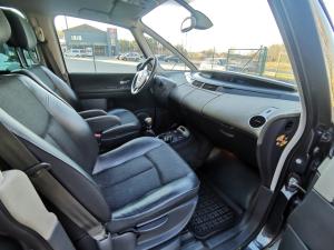Grey Renault Espace 2005 in Riga, with an engine capacity of 2.20 L and mileage of 273 thousand km for 1900 €, photo 13 on AUTOMOTO.COM.LV